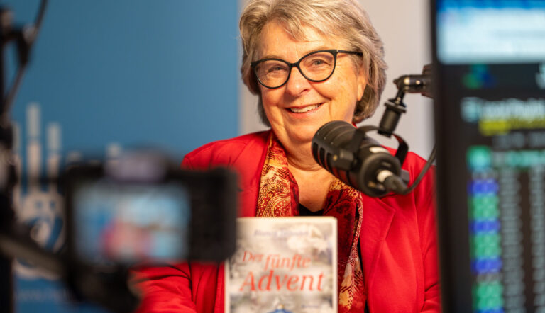Blanca Imboden führt den fünften Advent ein - Radio Luzern